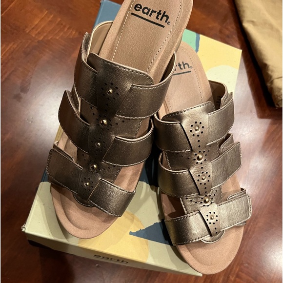 Earth | Shoes | Nwt Earth Gold Leather Sandals | Poshmark